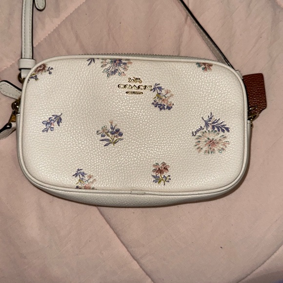 Coach | Bags | Coach Sadie Crossbody Clutch In Meadow Prairie Print On ...